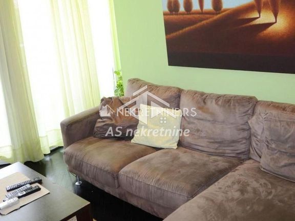Vračar, Kalenić pijaca, 2.5 stan, 60m2, 800 EUR