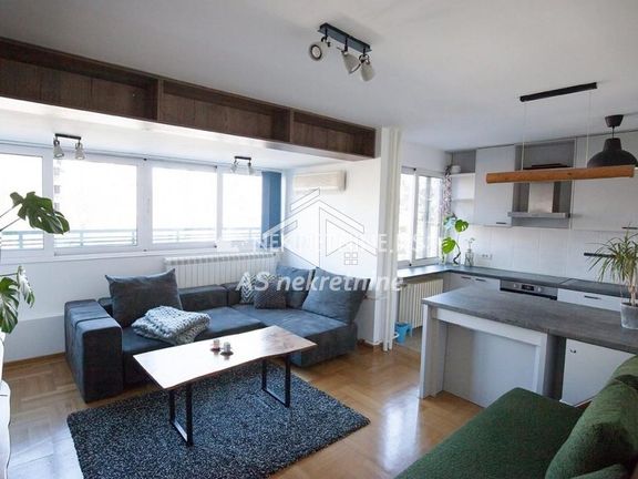 Vračar, Hram Svetog Save, 3.0 stan, 54m2, 1100 EUR