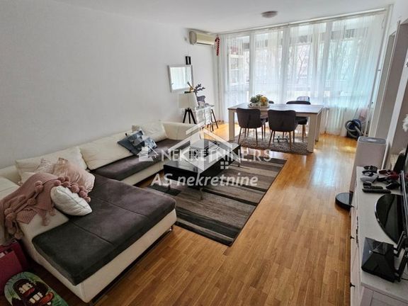 Zvezdara, Cvetkova pijaca, 3.0 stan, 76m2, 1000 EUR