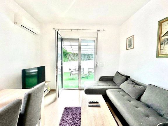 Kompletno namešten 3.0 stan 47m² + 17m² terase