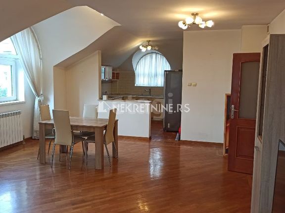 4-soban stan sa garažom i parkingom,uknjiženo, Lekino brdo/Crveni krst