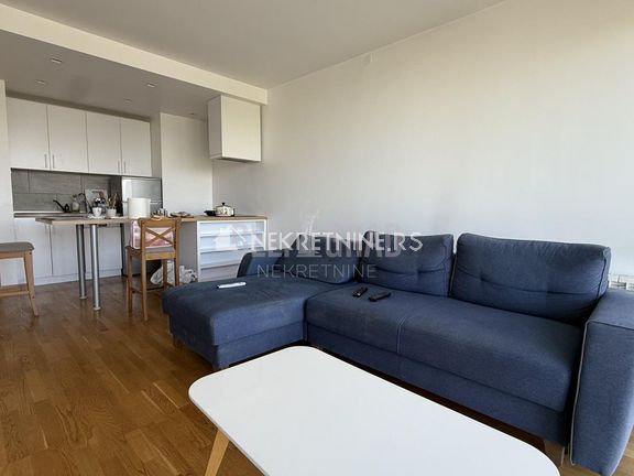Lux renoviran četvorosoban