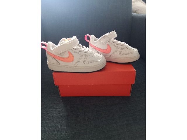 NIKE dečije patike, broj 21