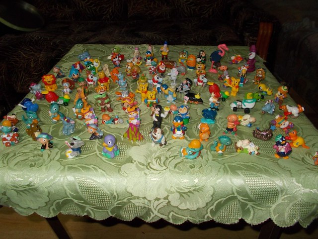 Kolekcija Kinder figurica iz 90-ih i 2000-ih-100 komada