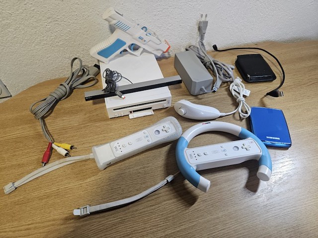 Modovana bela Nintendo Wii konzola RVL-001 White sa opr