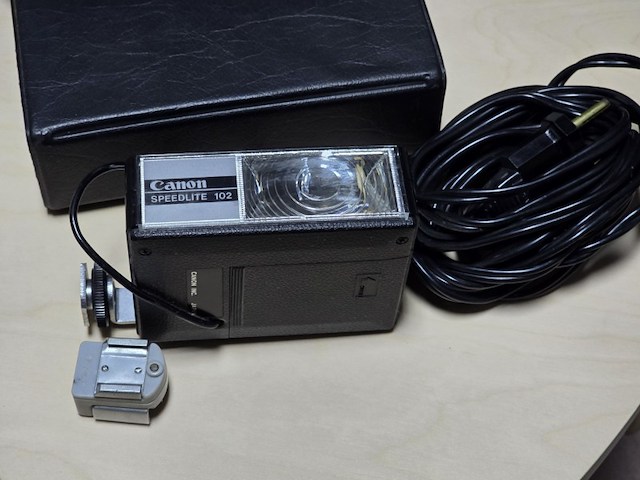 Canon Speedlite 102 blic sa opremom i uputstvom
