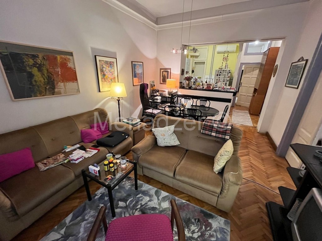 Strogi centar, salonski stan 75m2, vpr
