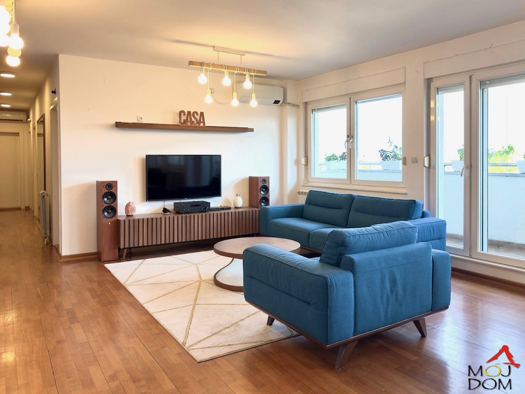 NOVI SAD - CENTAR - ČETVOROSOBAN STAN - 112 m2 - 391, 400€