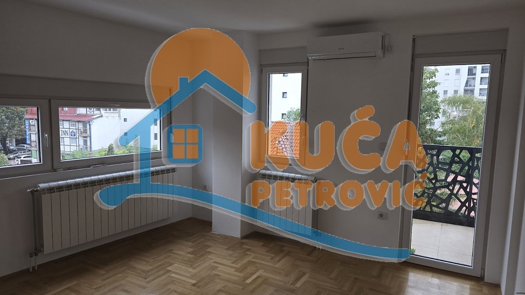 Dvosoban stan, 56 m2, Čair, Prvomajska ID: i-014986