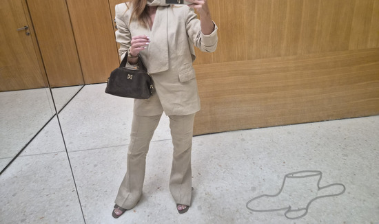 Ginni p novo laneno odelo