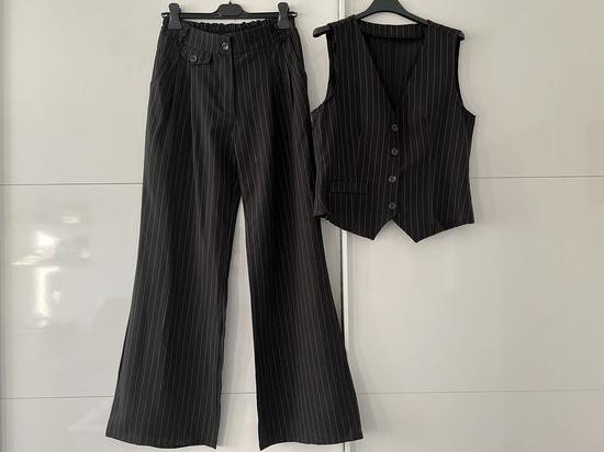 Pantalone prsluk pruge novo