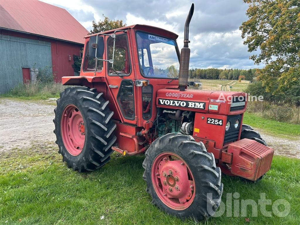 Prodaje se Volvo BM 2254 traktor točkaš na aukciji