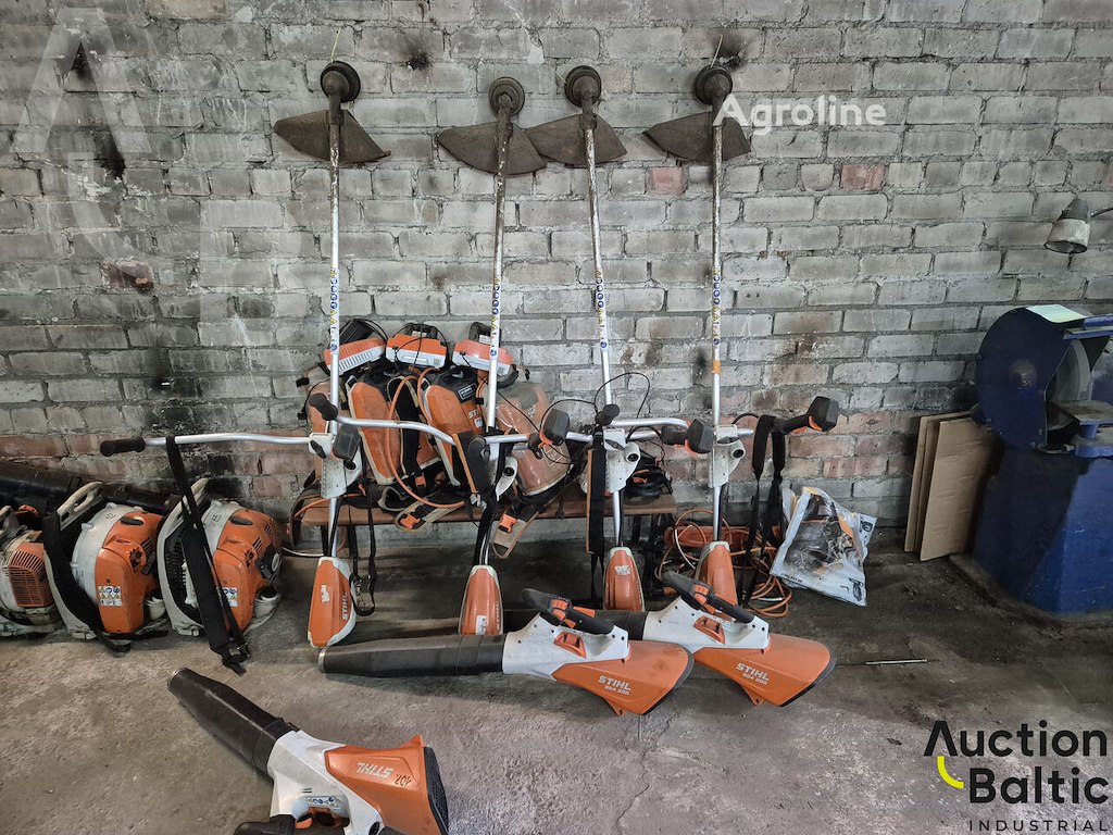 Prodaje se Stihl FSA 130 + BGA 200 traktor kosilica na aukciji