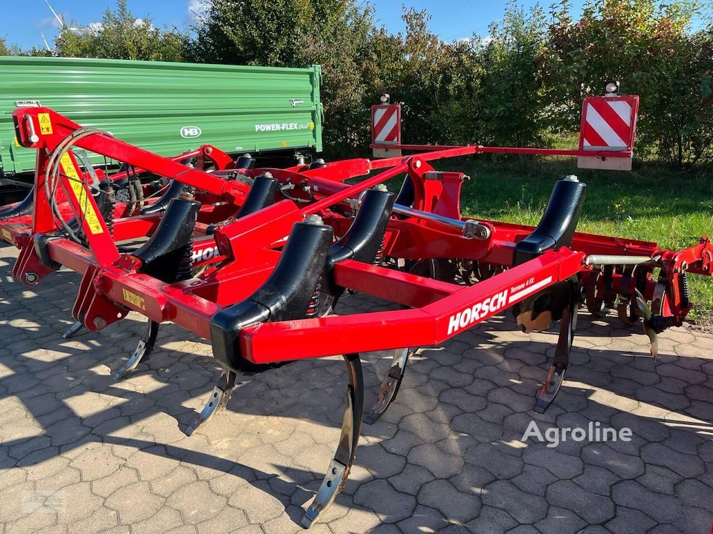 Horsch Terrano 4FX kultivator za strništa