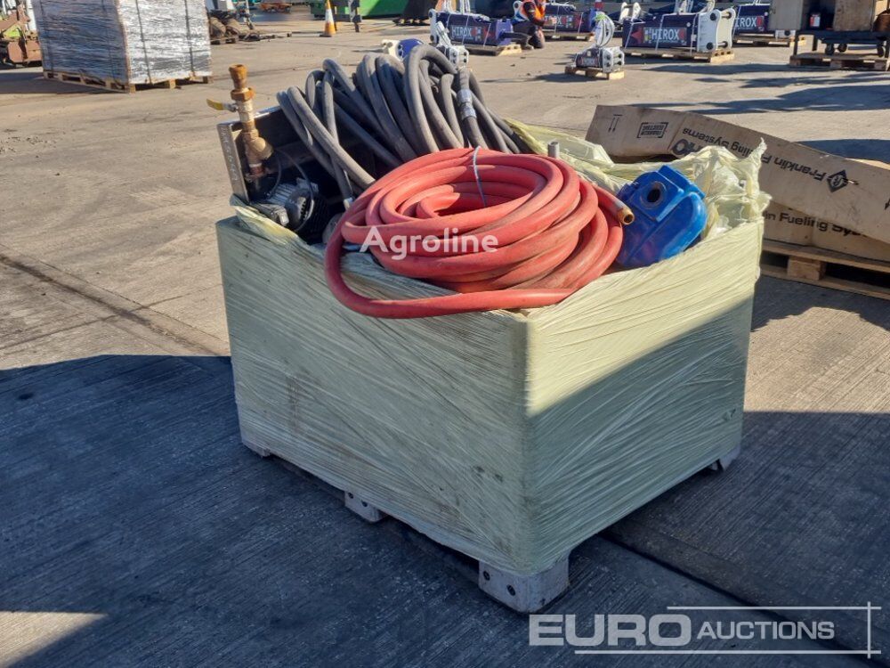 Prodaje se Stillage of Various Sized Hoses baštensko crevo na aukciji