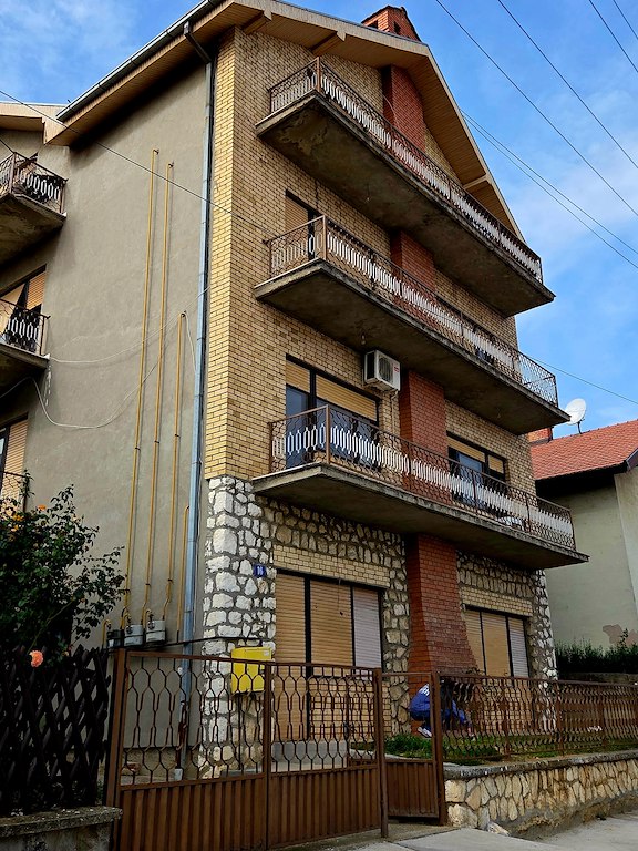 ODLIČNA INVESTICIJA, SPRATNA KUĆA U SREMSKIM KARLOVCIMA, POVOLJNO