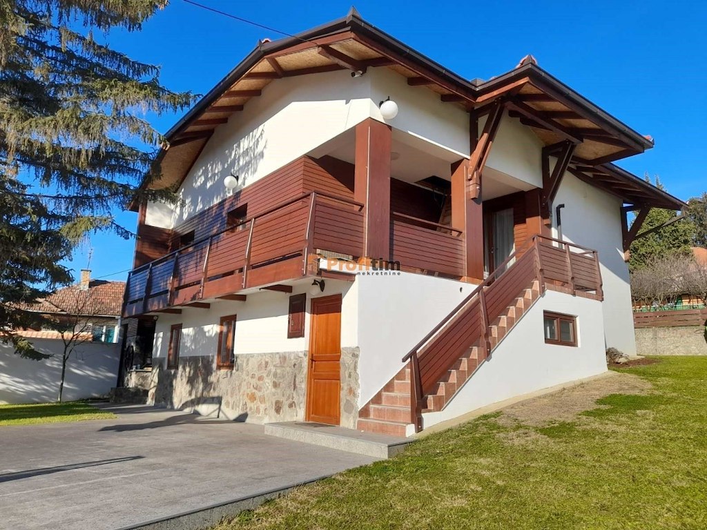 Vrdnik, kuća na placu od 15a, odlična