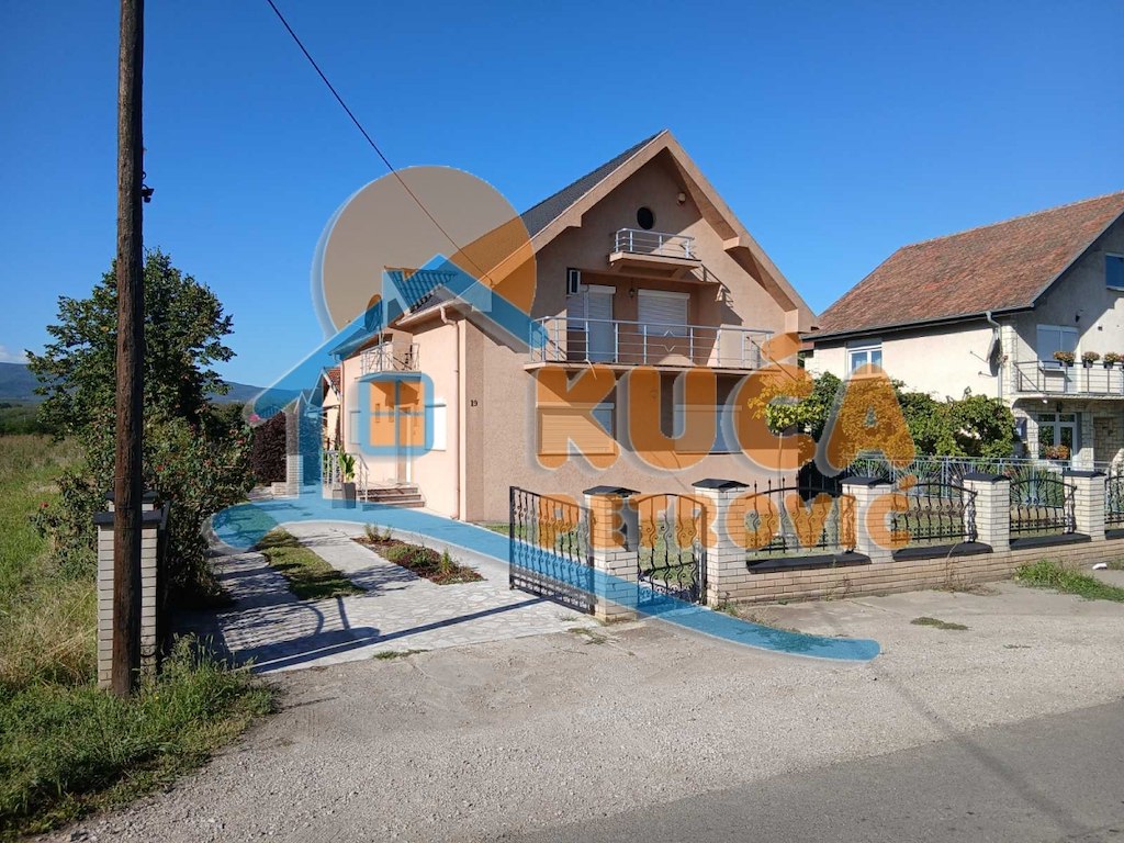 Kuća u Tešici, plantaža lešnika