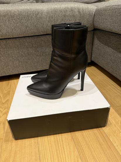 Nine West kratke cizme na stiklu