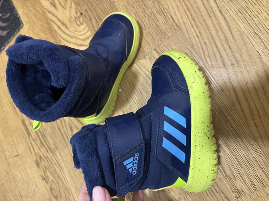 Decije adidas cizme 26
