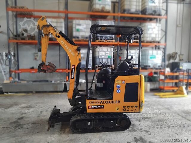 Mini bageri
JCB 15C