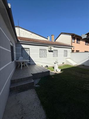 Moderna kuća 130m2 sa garažom, dvorištem i podrumo