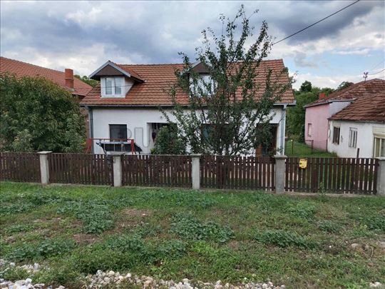Izdaje se sprat kuće u blizini Fijata
