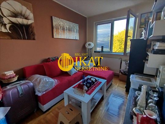 Karaburma 71m2 sa terasom, trosoban stan