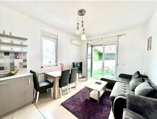Kompletno namešten 3.0 stan 47m² + 17m² terase