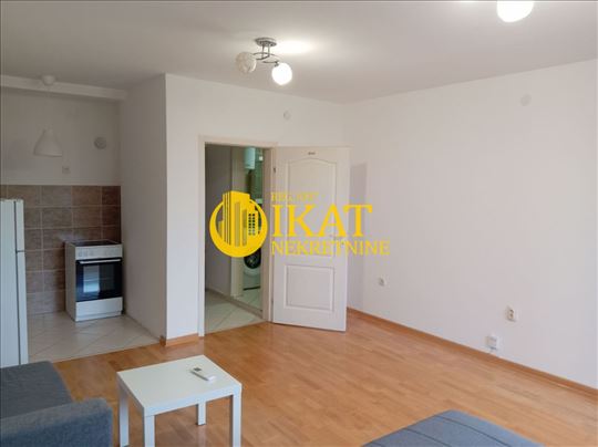 Železnik (centar), nameštena garsonjera 29m², 280€