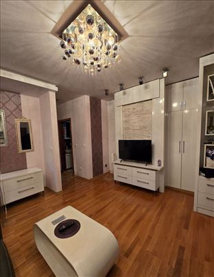 Vukov spomenik, trosoban, novija zgrada