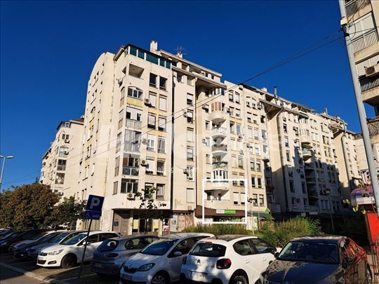 Izdajem jednosoban stan za dvoje