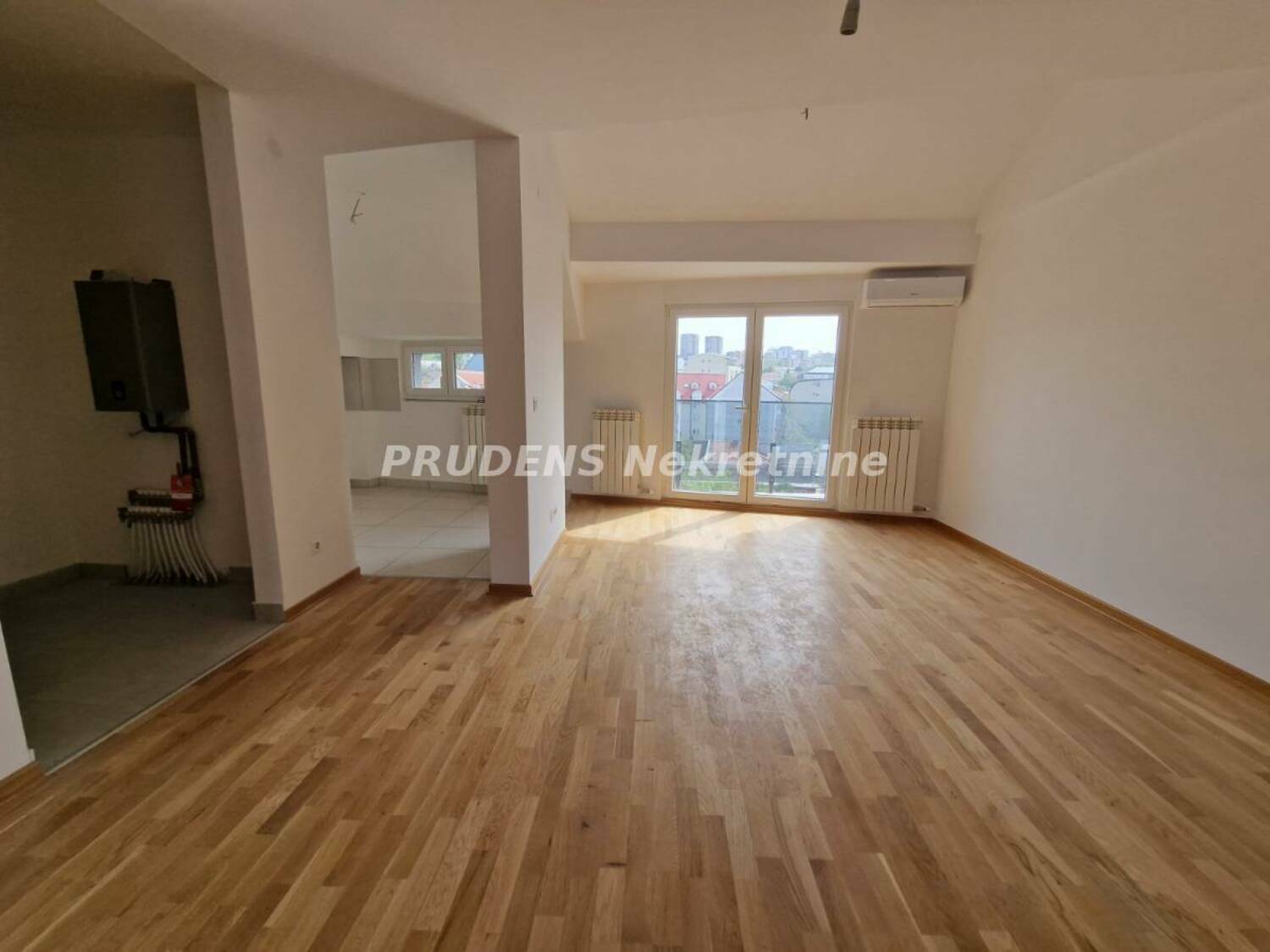 Penthouse, uknjižen, odmah useljiv nov stan