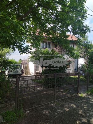 Prodajem Kuću 100 kvadrata, Plac 20 ari