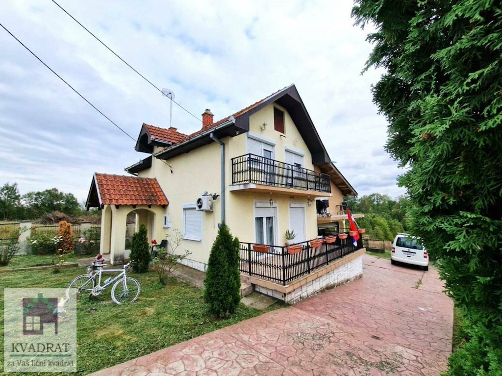 Troetažna kuća na odličnoj lokaciji, 224m2 Ub, Stublenica – 115 000€
