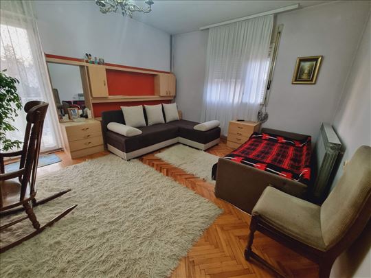 Veća kuća u mirnom delu grada