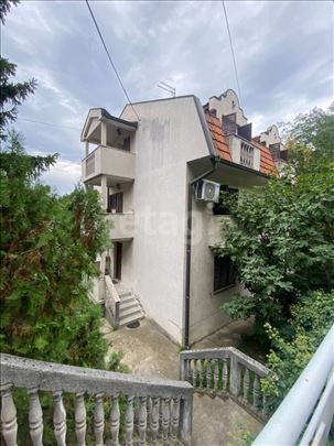 Odlična investicija! Kuća na Karaburmi
