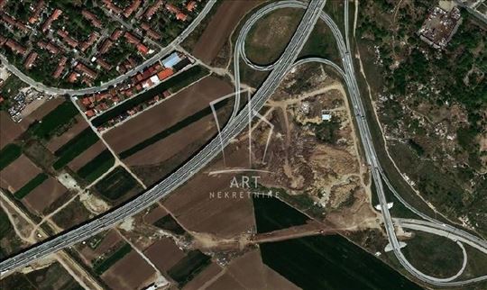 Batajnica, atraktivan plac na izuzetnoj lokaciji,