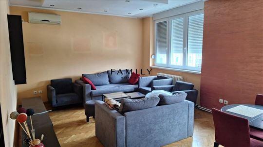 Trosoban stan – poslovni prostor kod Spensa, ideal