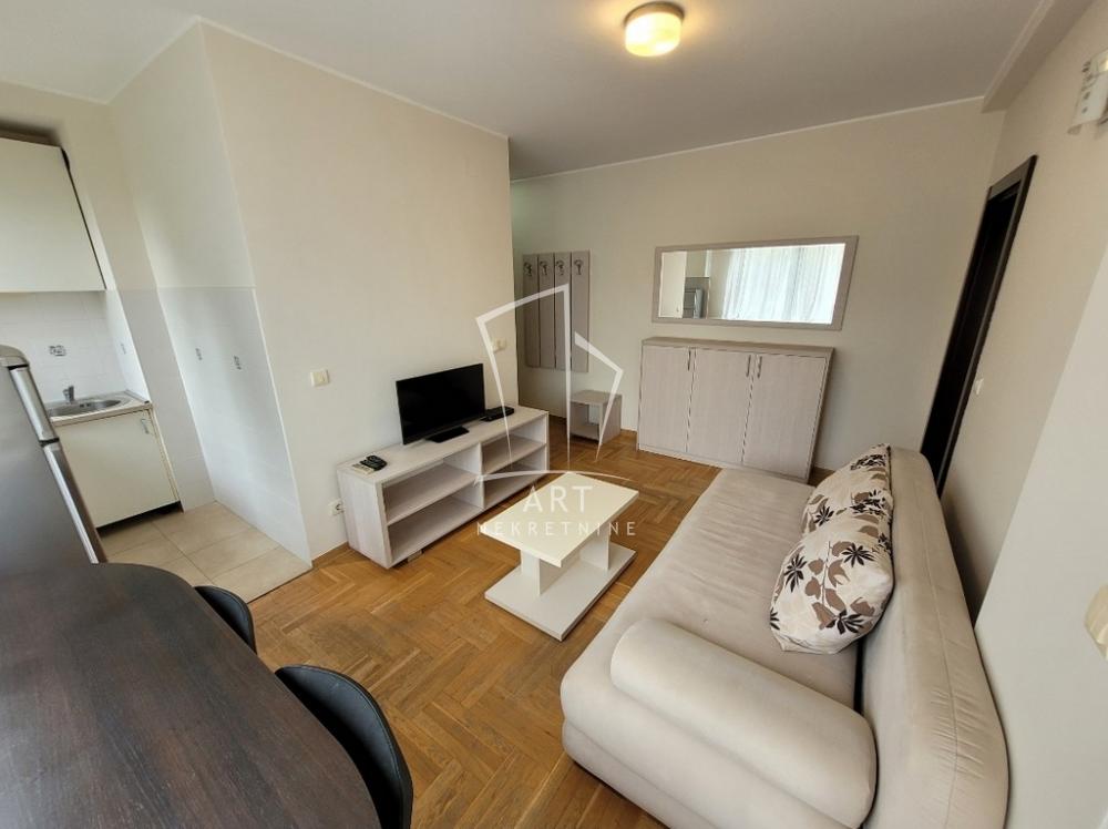 Karaburma, odličan 2.0 stan ID#12462 400 €