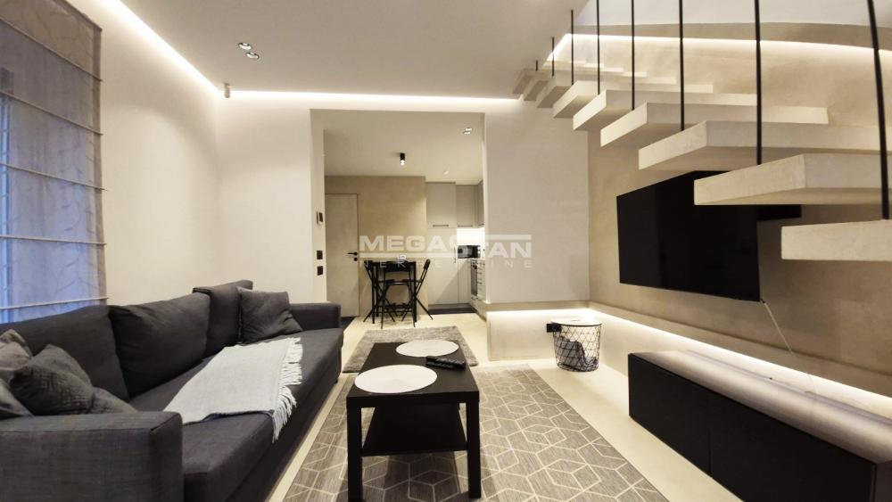 Centar, luks, dvosoban, odmah useljiv! 800 €