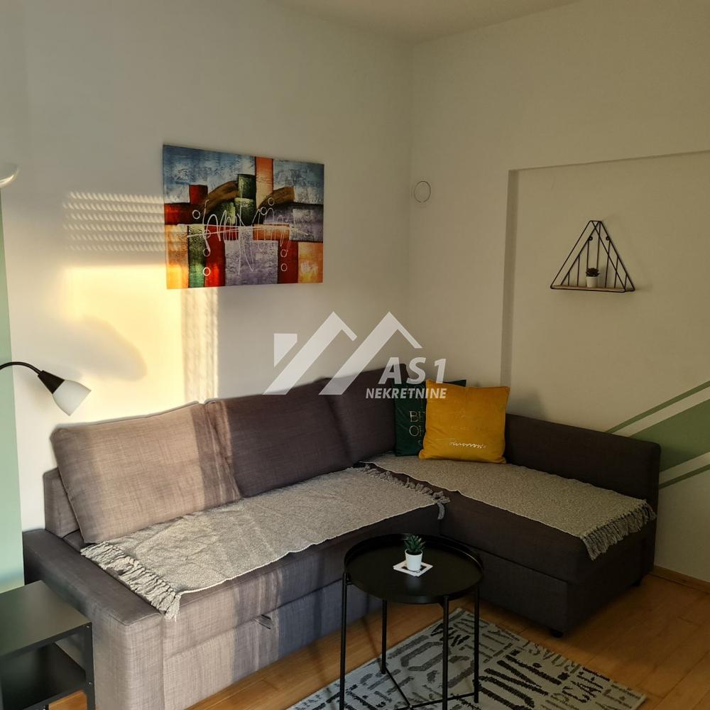 Izdajem LUX garsonjeru na Podbari !!! ID#3859 300 €