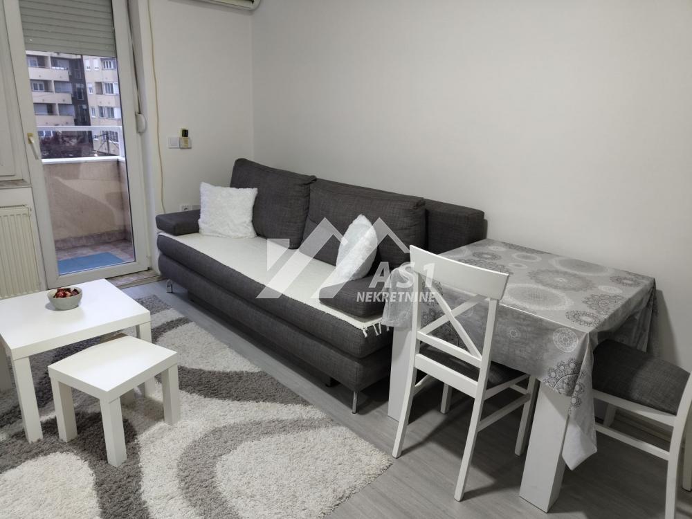 IZDAJE SE GARSONJERA U CENTRU ID#3856 350 €