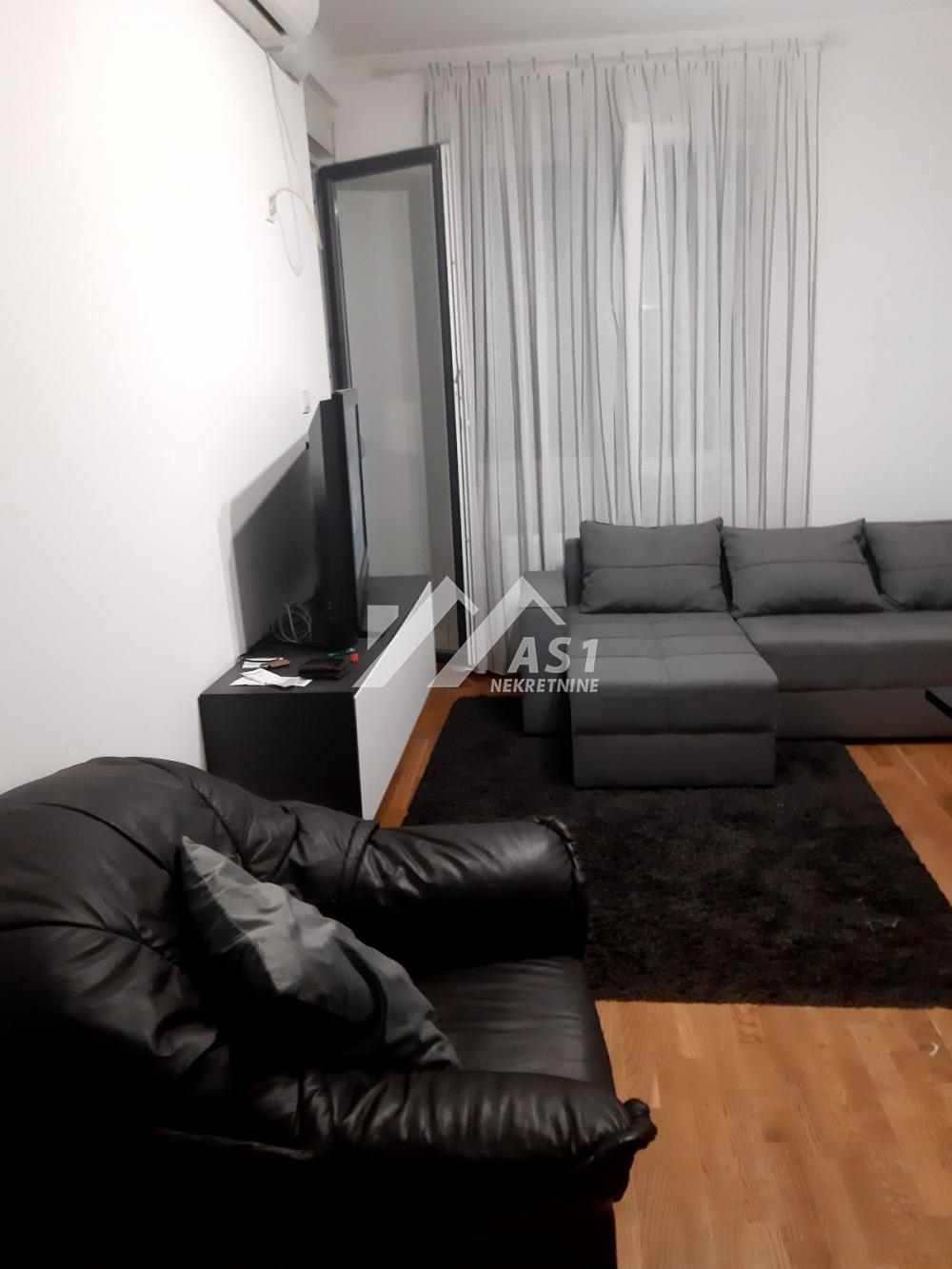 IZDAJE SE JEDNOIPOSOBAN STAN NA PODBARI ID#3857 400 €