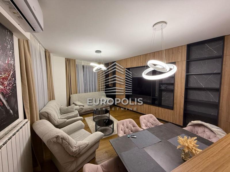 Uknjižen trosoban stan u Beogradu na vodi , retkost na tržištu. ID#8443 389.000 €