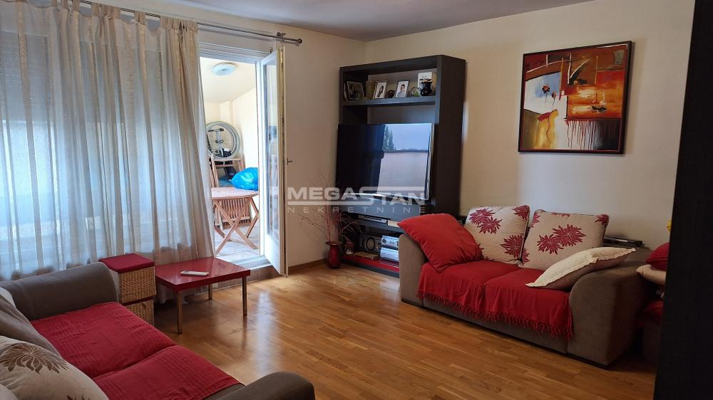Petospratnica okružena zelenilom 230.000 €