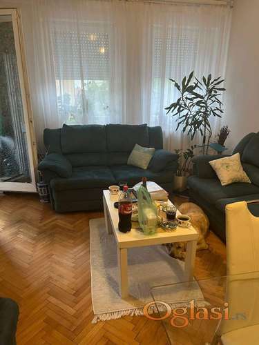 Na prodaju trosed, dvosed i fotelja