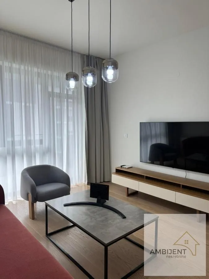 Izdavanje, trosoban stan, 72m2, Savski Venac, Beograd