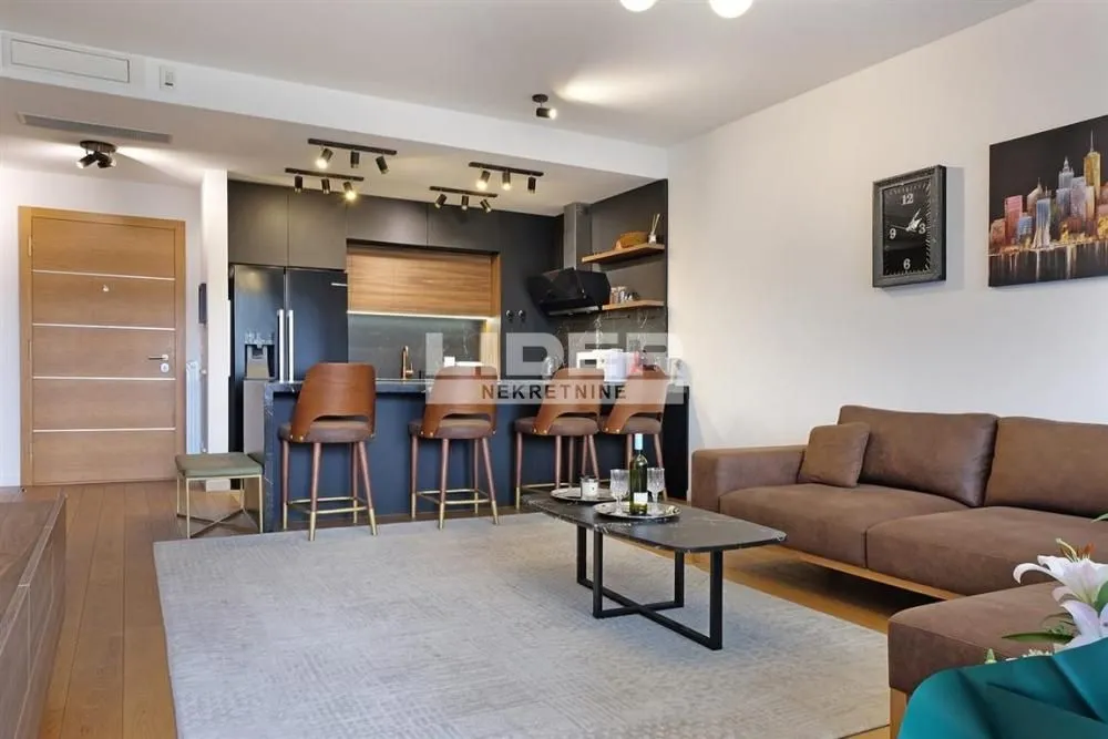 Izdavanje, trosoban stan, 88m2, Savski Venac, Beograd