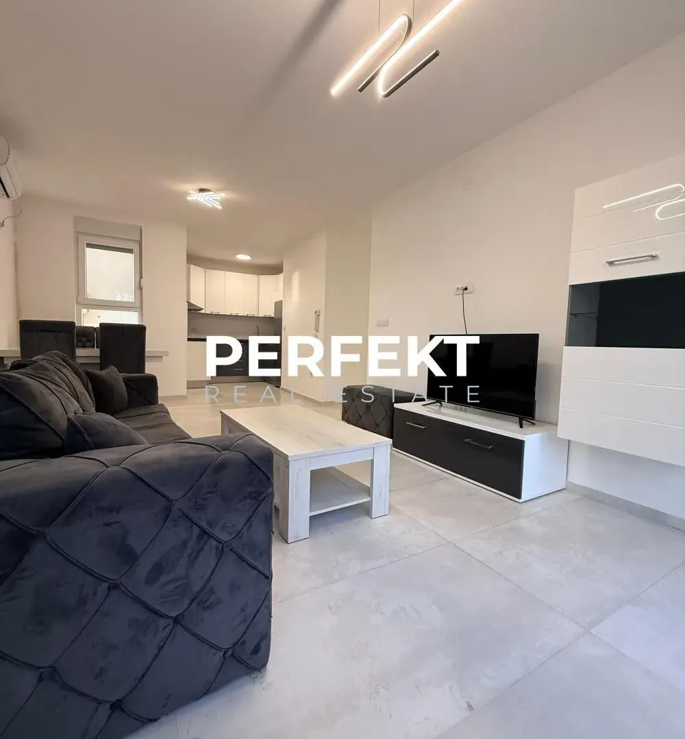 Izdavanje, dvosoban stan, 64m2, Centar, Pančevo